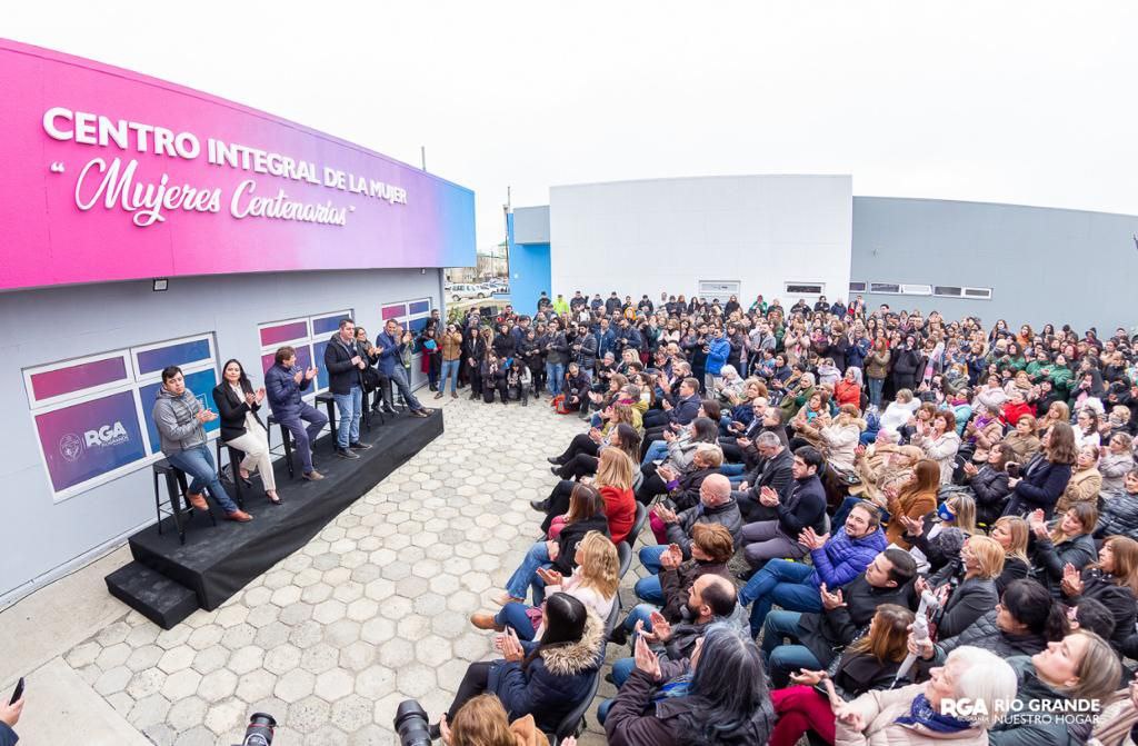 "Mujeres Centenarias": Inauguraron el Centro Integral de la Mujer — La 97 Radio Fueguina