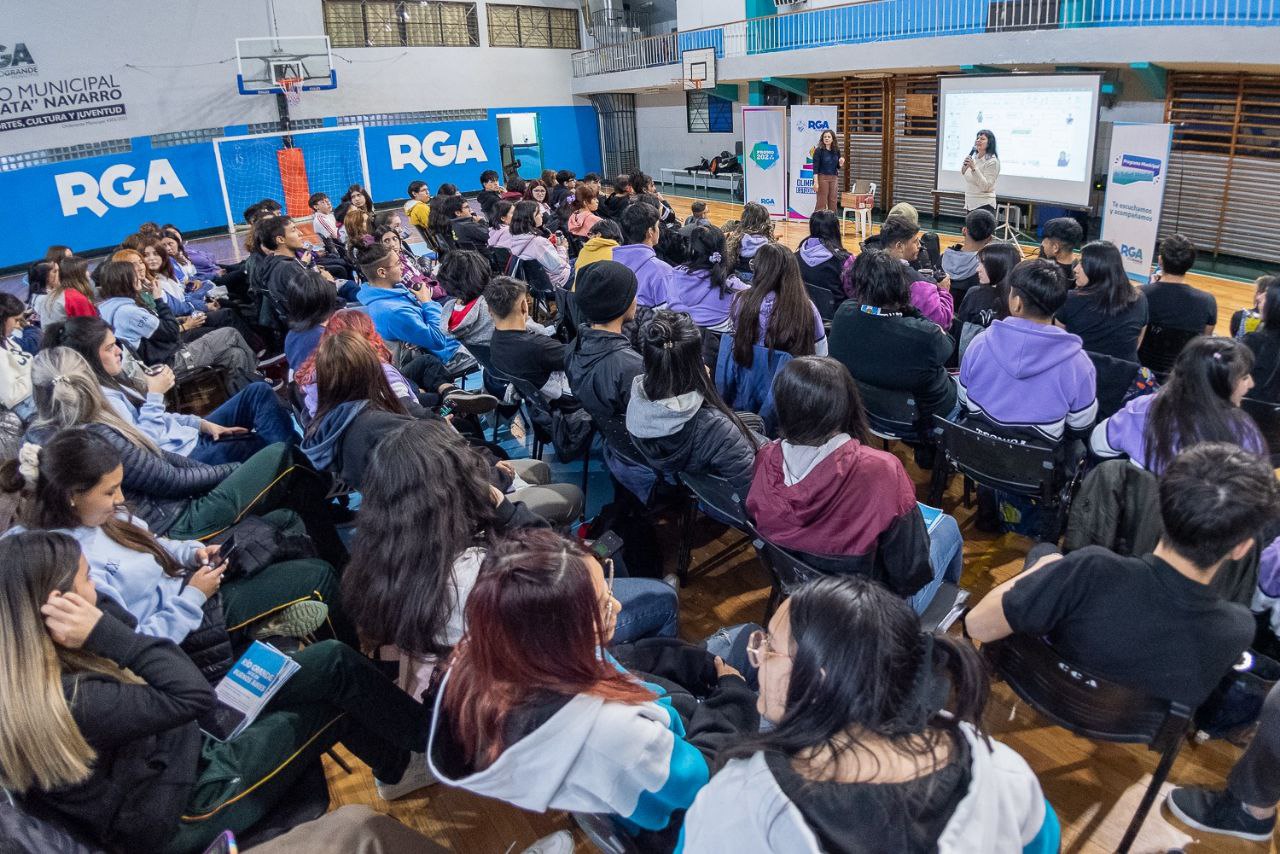 Jóvenes de Río Grande se sumaron a la charla sobre salud mental