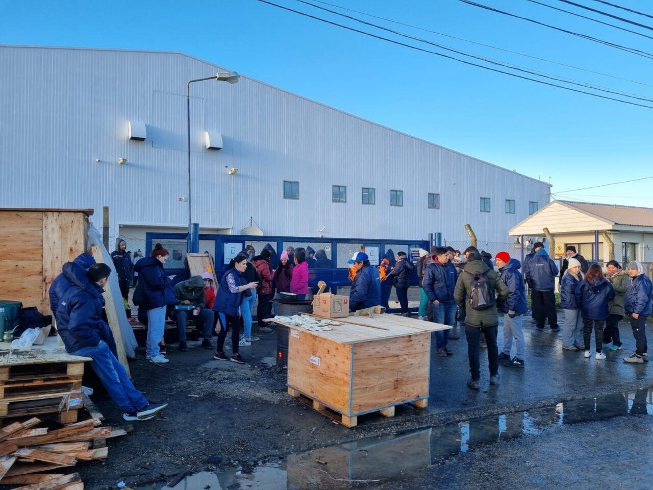 Sigue el piquete en Solnik, la fábrica que hace contratos "por semana ...