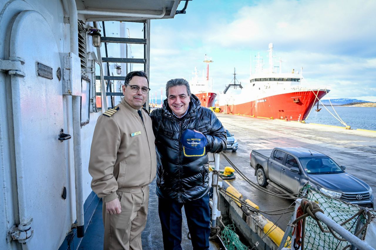 Homenaje al prefecto Luis Pedro Fique — La 97 Radio Fueguina